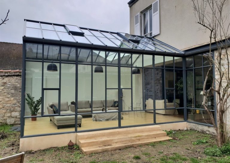 Pourquoi installer une verrière atelier extérieur ? - Bâtir Architecte